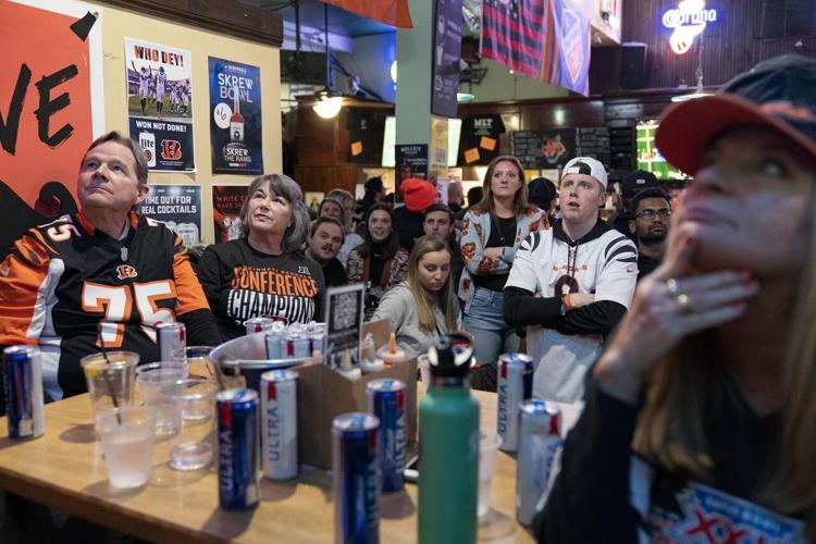 Bengals fans turn out in Cincinnati to watch Super Bowl