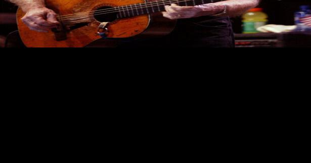 Willie Nelson shocks fans with haircut