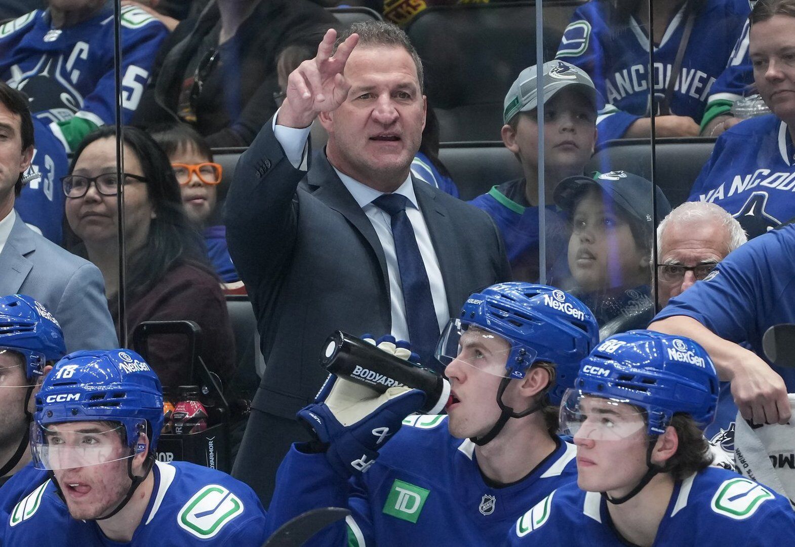 Vancouver Canucks coach calls out team for lingering 'defeated feeling'