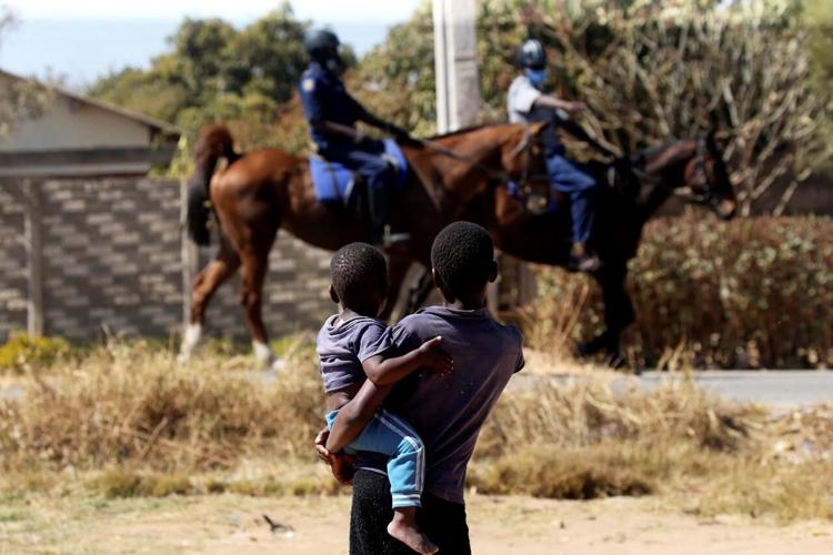 Security agents enforce lockdown in Zimbabwe’s capital