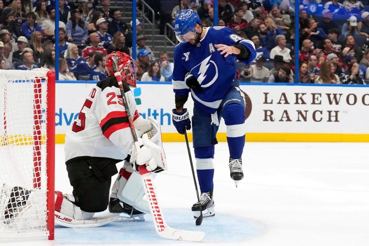 Guentzel gets 8th career hat trick as Lightning beat Devils 5-1