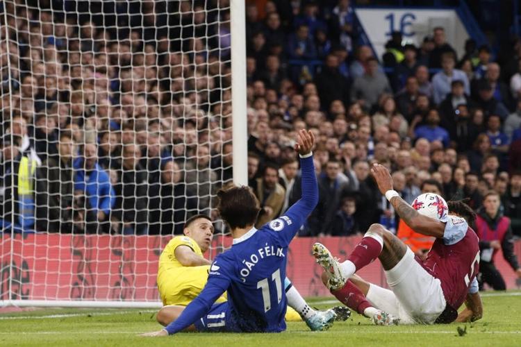 Chelsea down to 11th after Villa defeat; spotlight on Potter