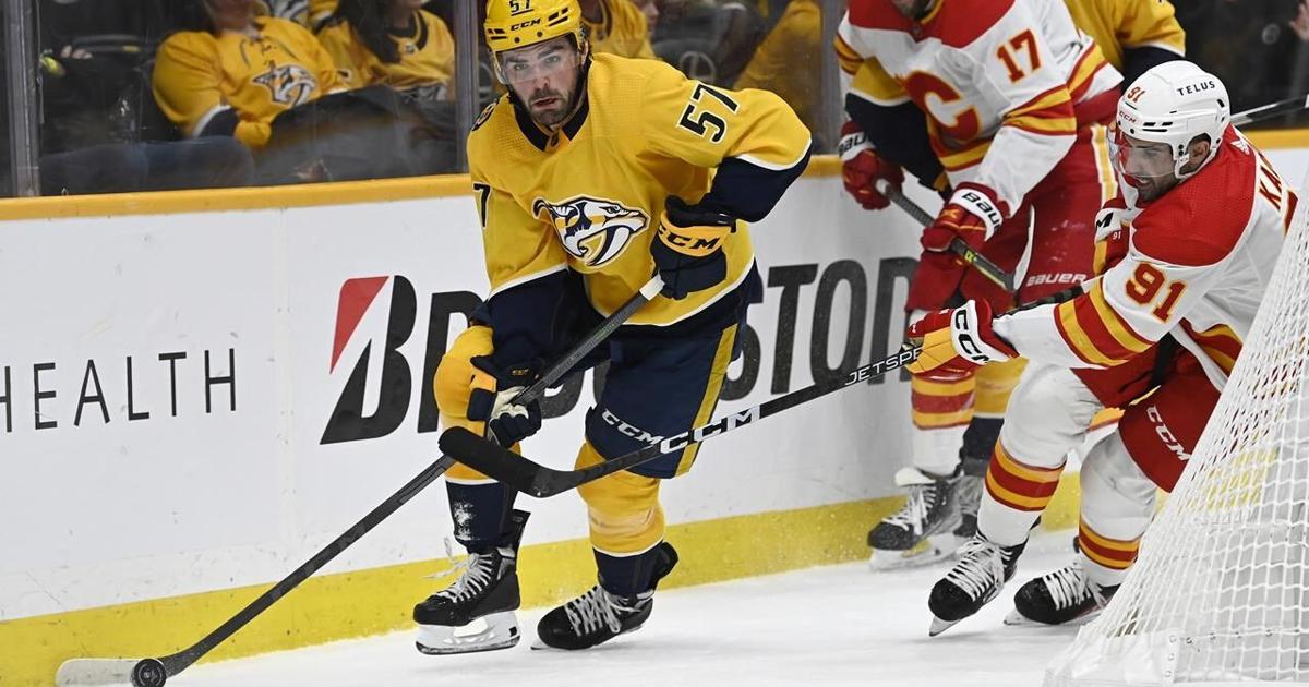 Saros Makes 38 Saves Leads Predators Past Flames 2 1