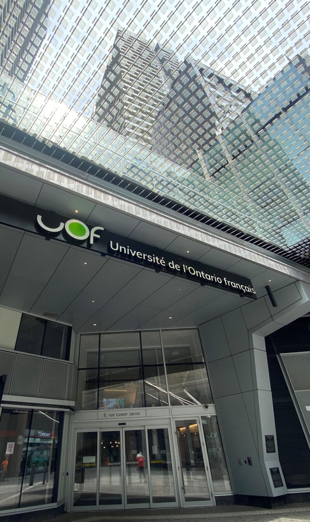 Université de l’Ontario français graduates first class of 63