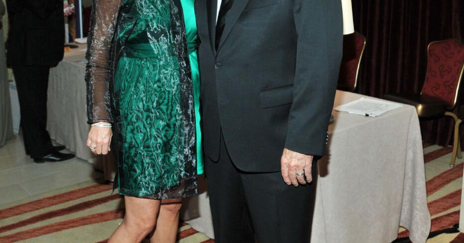 Former premier Mike Harris and wife to start home-care service