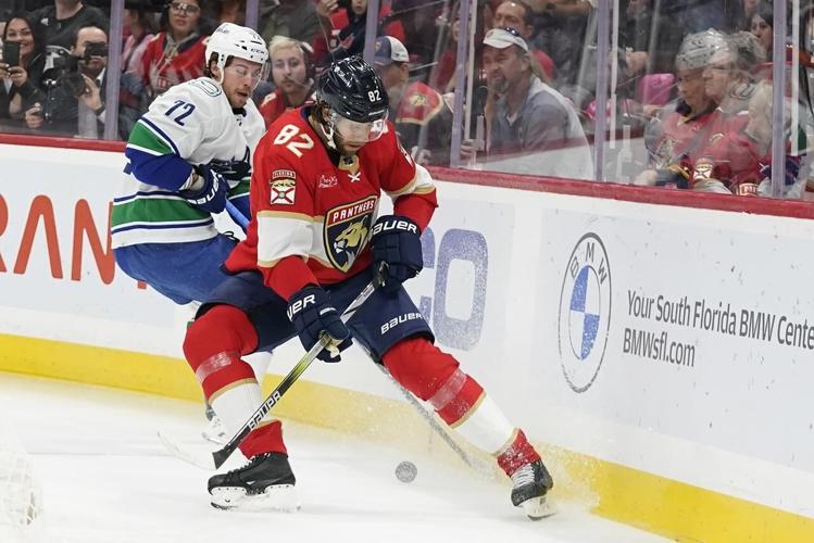 Canucks score two late goals, beat Panthers 5-3