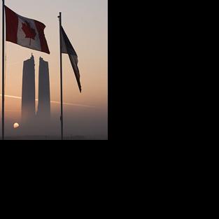 Harper joins military for Vimy Ridge ceremony