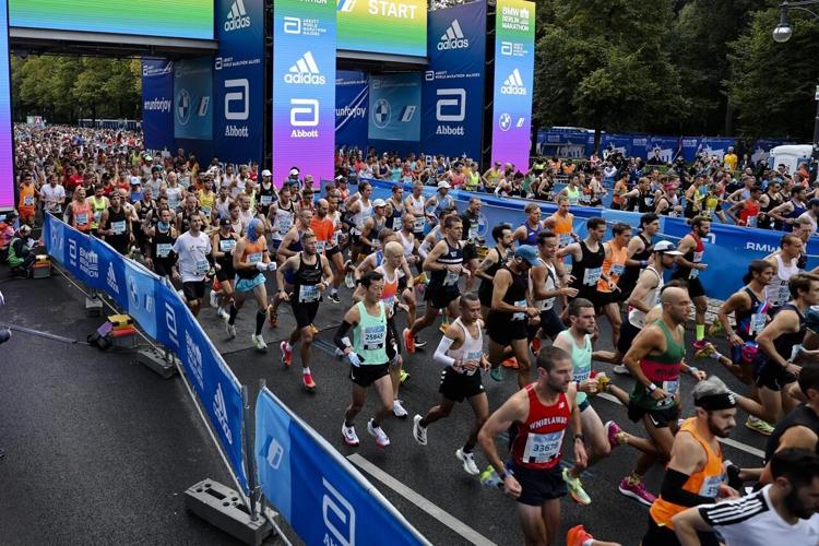 Natasha Wodak smashes Canadian marathon record in Berlin