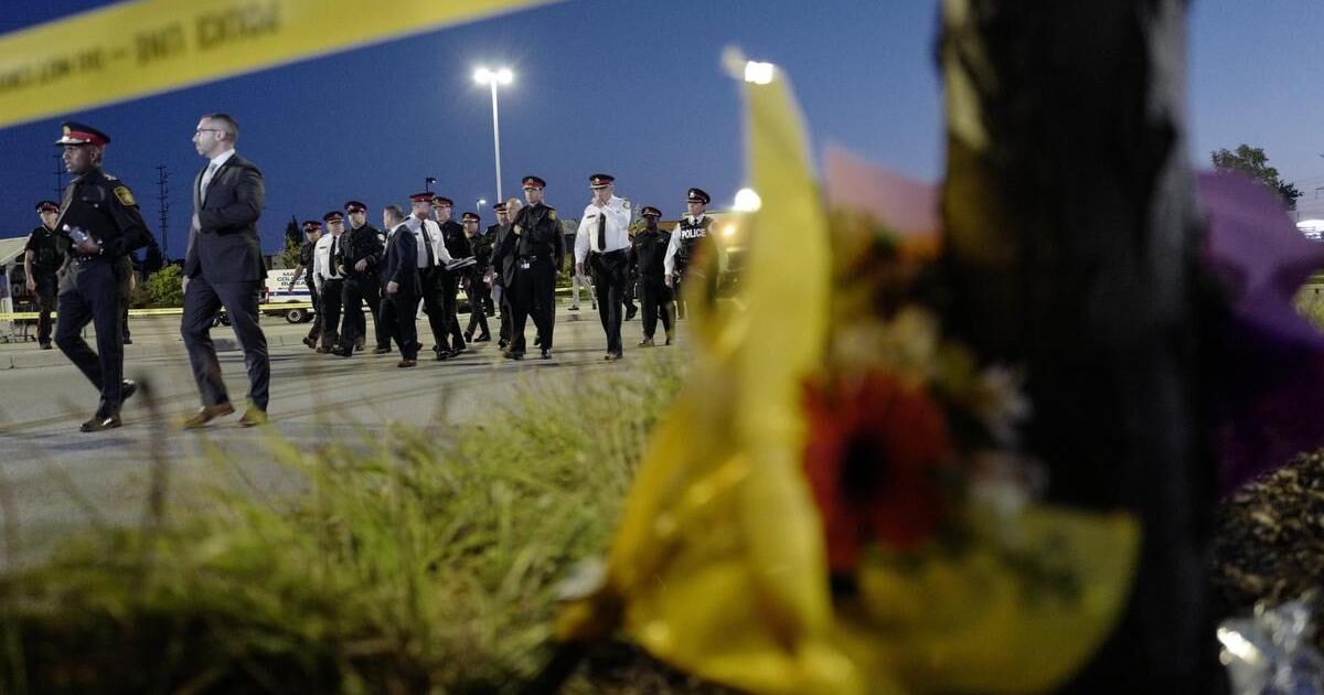 Veteran Toronto cop dead in Tim Hortons ‘ambush’