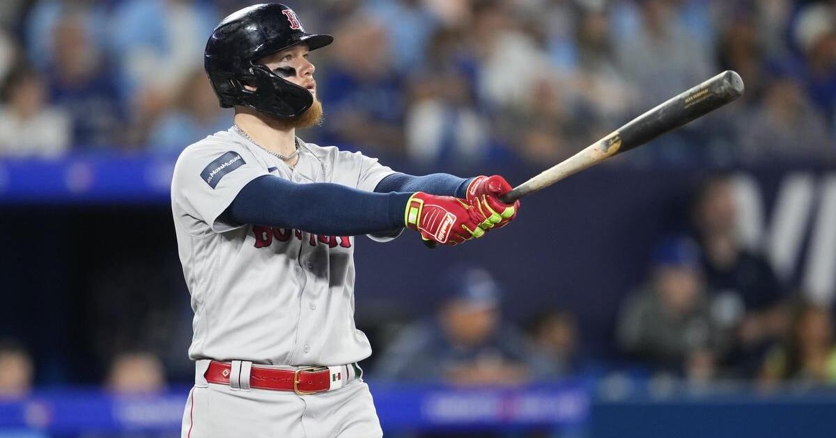 Red Sox hit the bull as they win seventh straight against Jays