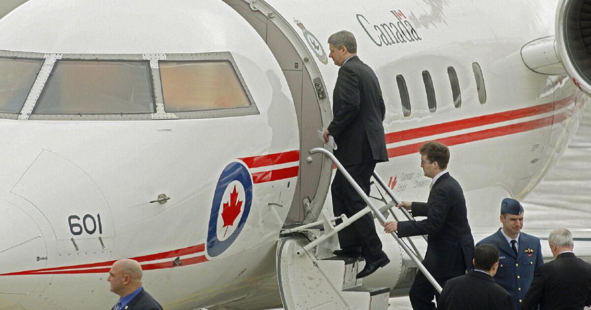 Trudeau offers, Harper accepts ride home in VIP jet