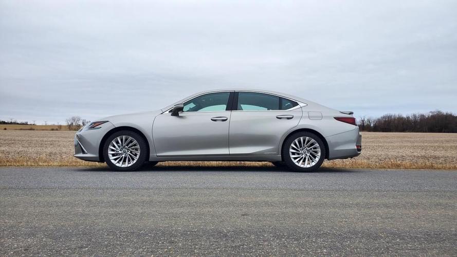 2021 Lexus ES 300h is a hybrid still delivers the goods