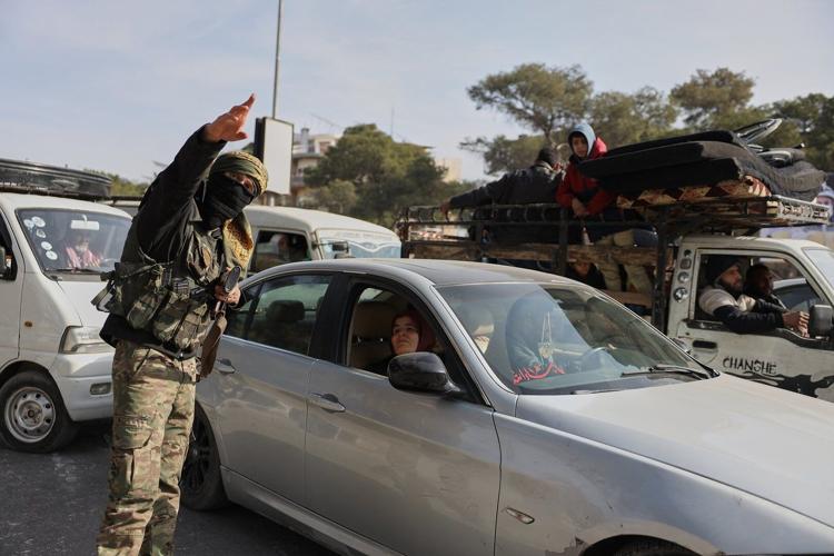 Civilians flee Aleppo as clashes between Syrian government and Kurdish ...