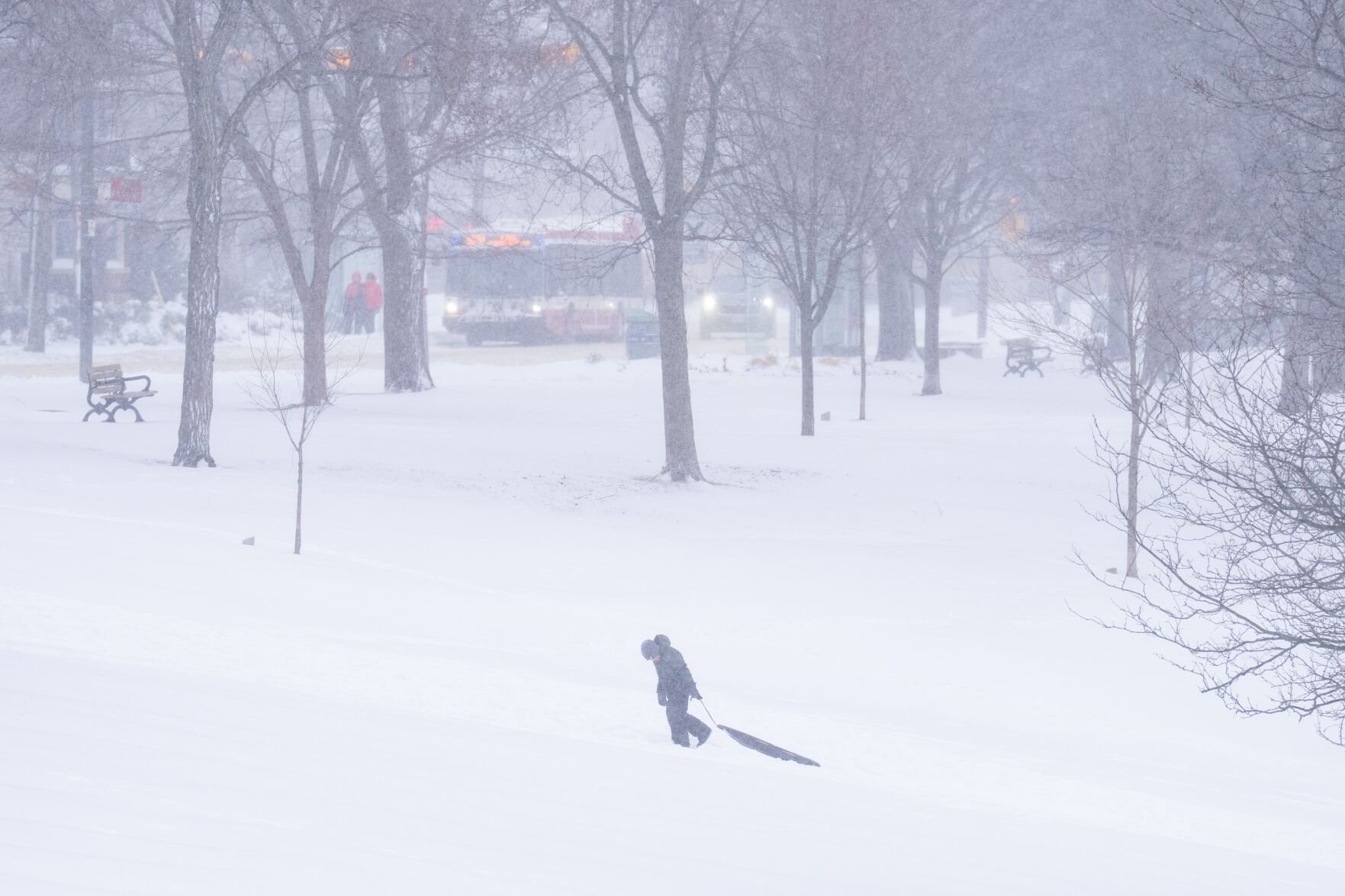 Toronto snowfall warning live: Major commute, travel delays