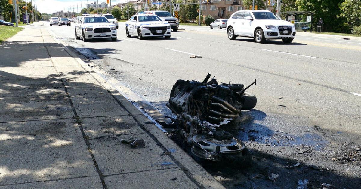 Driver flees crash scene after motorcycle ‘mob’ run in Mississauga