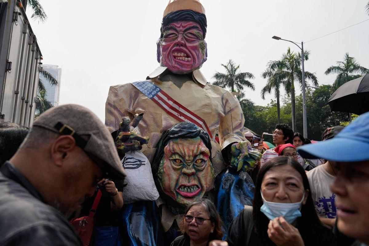 Thousands in Philippines protest corruption and demand return of stolen ...