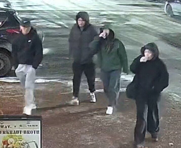4 suspects sought in violent assault at Woodside Square mall