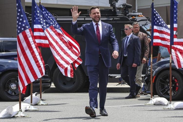 Weeks after blistering Georgia's GOP governor, Donald Trump warms to ...