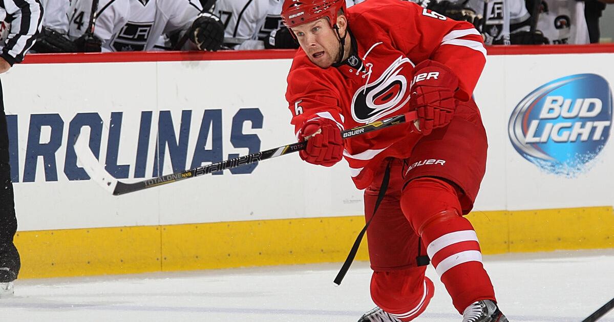 Ex-Leaf Mike Komisarek at peace with his time in Toronto
