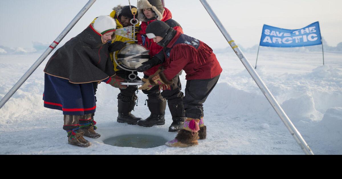 Environmentalists drop flag under North Pole ice amid ‘cold rush’ concerns