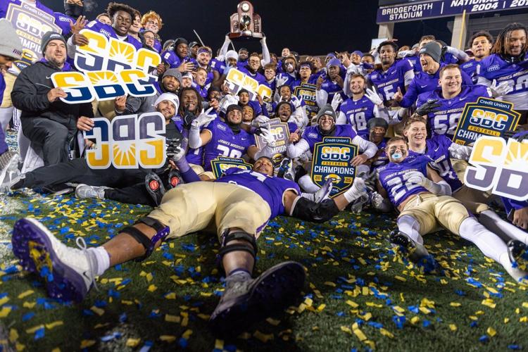 Oregon vs. James Madison a study in contrasts as high-profile Ducks ...