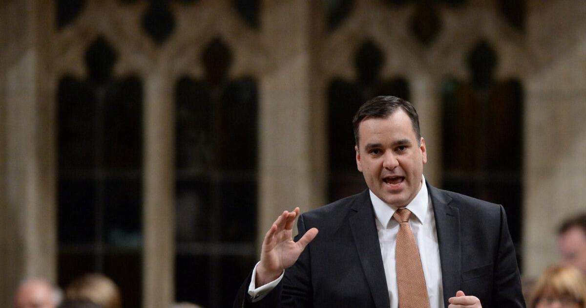 Industry Minister James Moore leaving federal politics