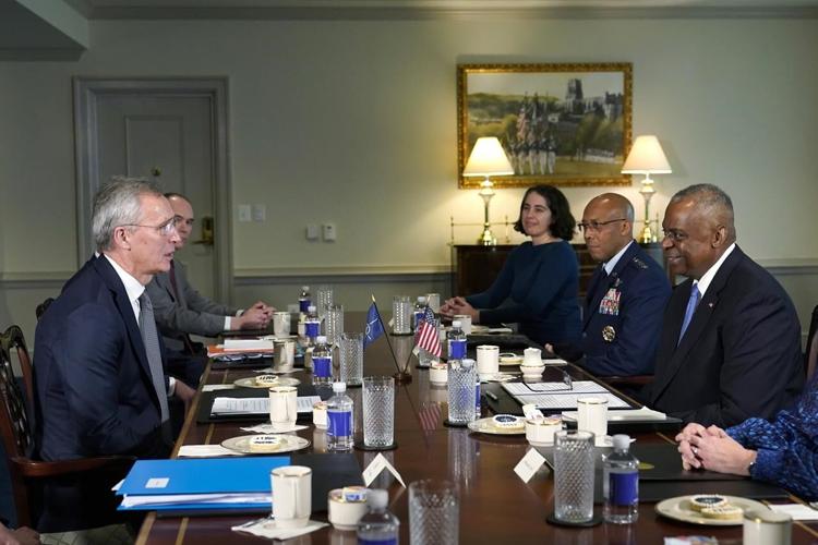 Defense Secretary Lloyd Austin returns to work at the Pentagon after ...