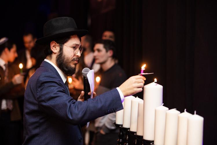 Hundreds gather to celebrate Hanukkah, denounce antisemitism