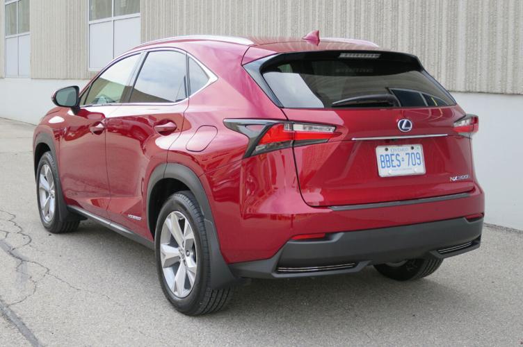 2015 Lexus NX 300h hybrid has style, but feels heavy