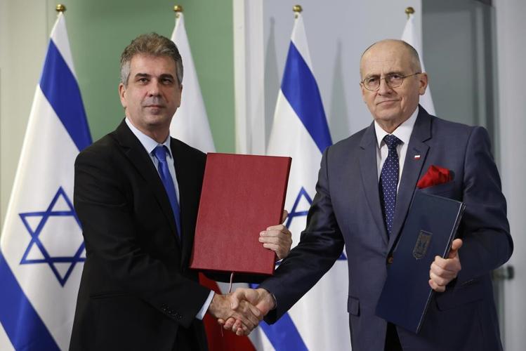 Israeli foreign minister visits Poland to restore ties