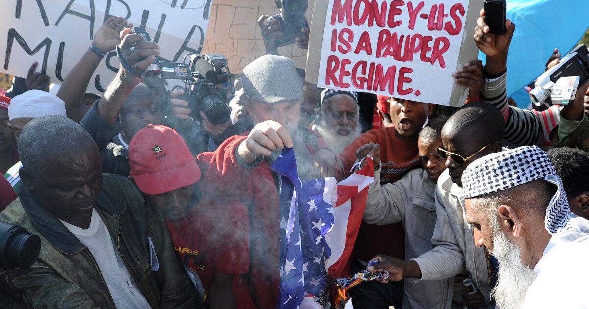 Anti-Obama protests near hospital treating Nelson Mandela: ‘He has come ...