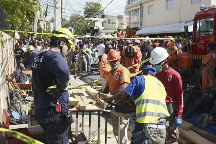 The roof collapses at a Dominican Republic nightclub, killing at least ...