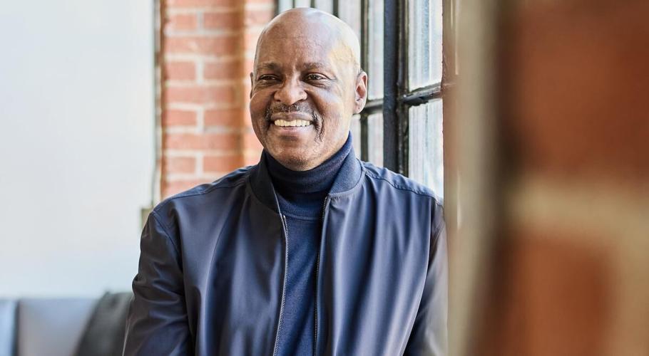 Toronto mayoral poll puts Olivia Chow, Mark Saunders on top