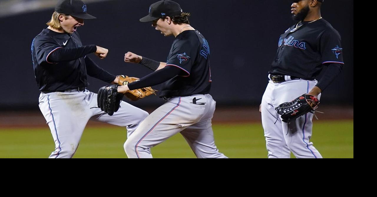 Carrasco struggles again, Mets fall into 1st-place tie