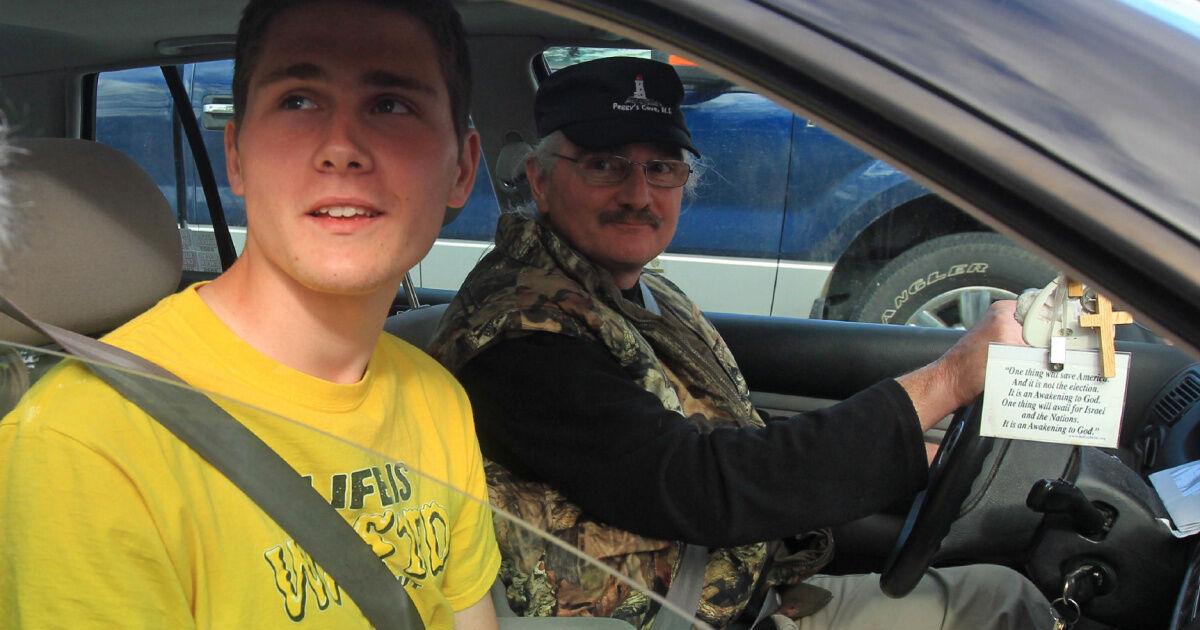 William Swinimer returns to class wearing Jesus shirt, then dad pulls ...