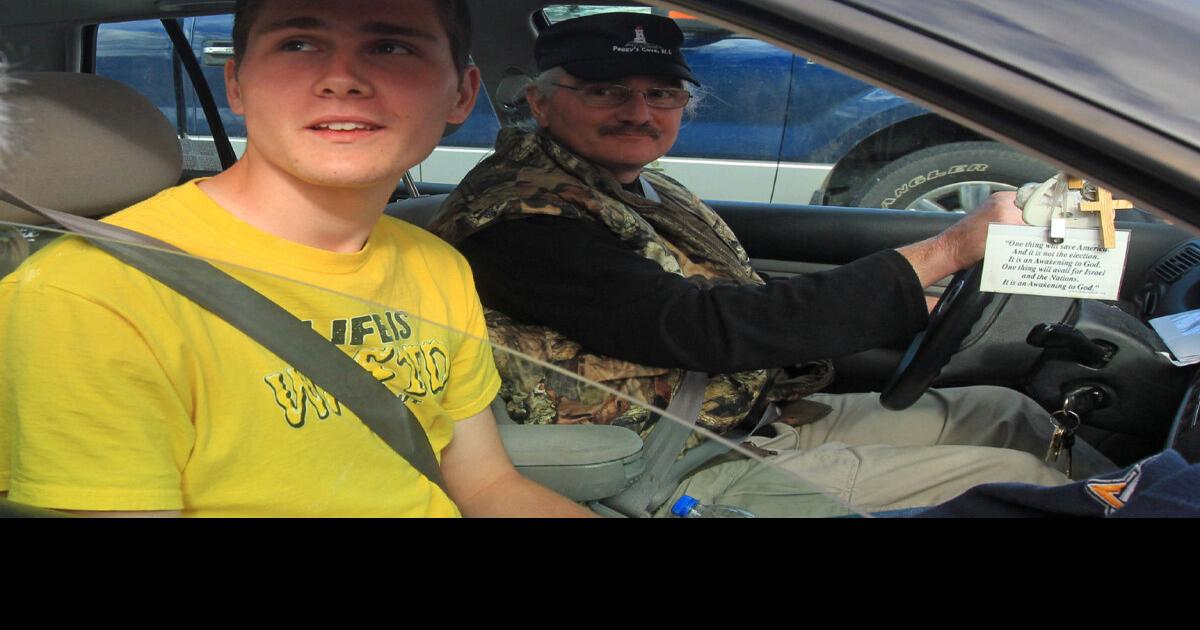 William Swinimer returns to class wearing Jesus shirt, then dad pulls ...