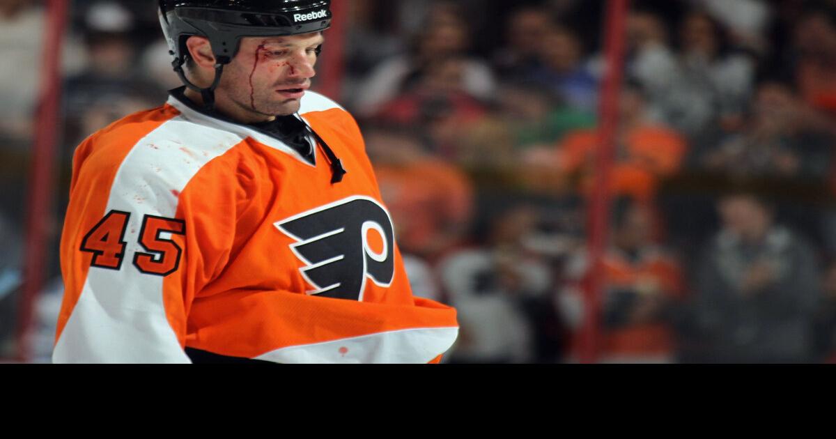 NHL: Enforcers could be headed toward extinction