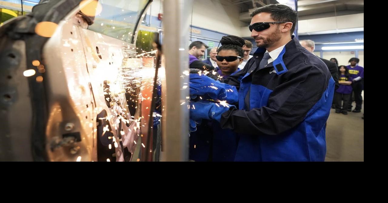 Ontario to require technological education course for high school ...