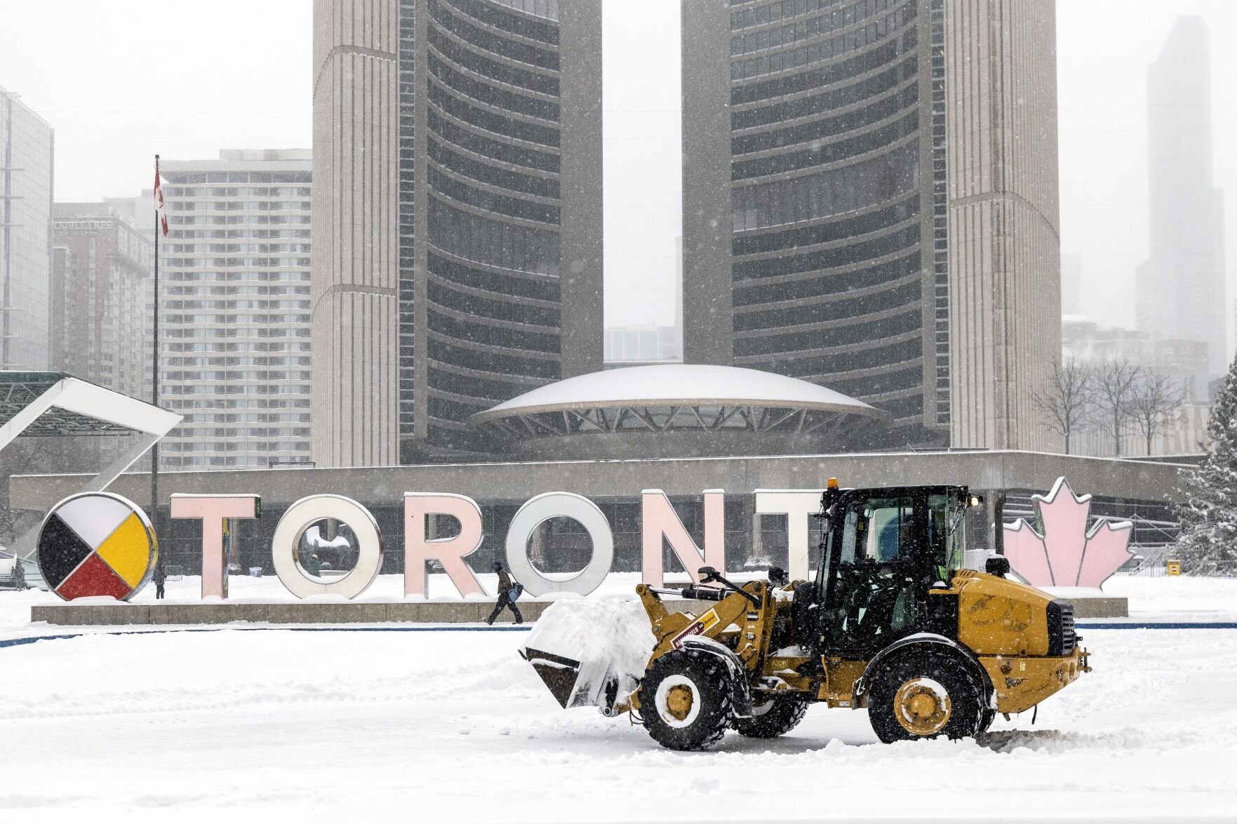 Toronto snowfall warning live: Major commute, travel delays