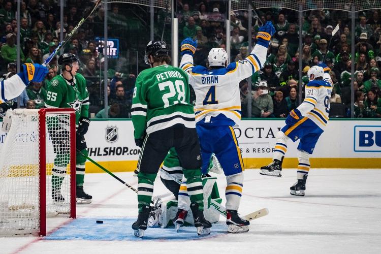 Thompson scores twice as Sabres beat Stars 4-1 for 10th straight victory