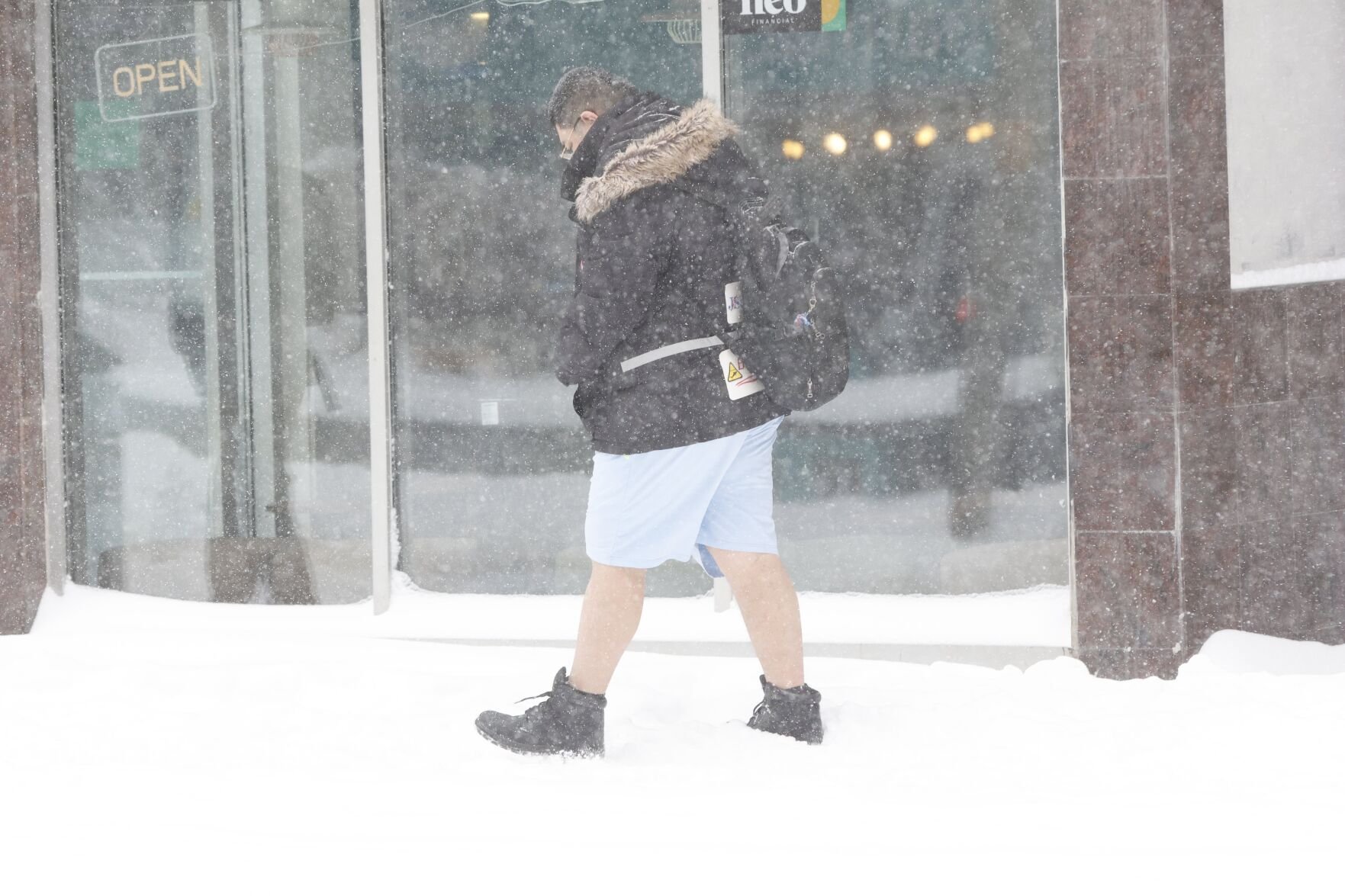 Toronto snowfall warning live: Major commute, travel delays