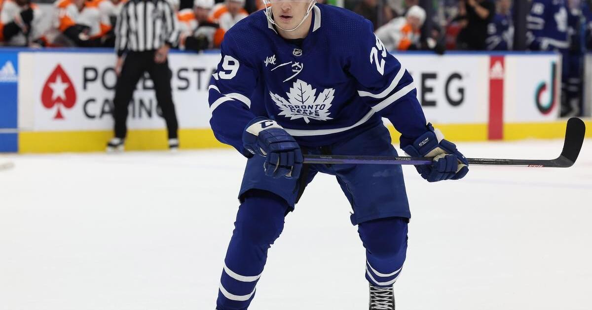 Rookie Pontus Holmberg makes his NHL debut with the LEafs