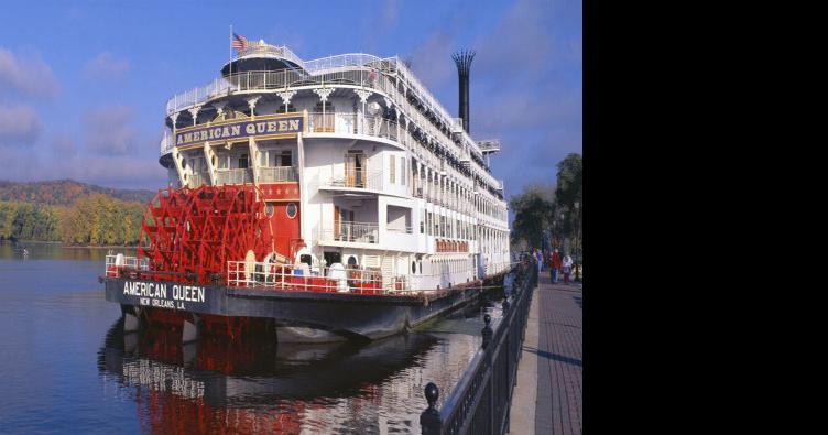 American Queen paddlewheel boat: On the Mighty Mississippi, rolling along