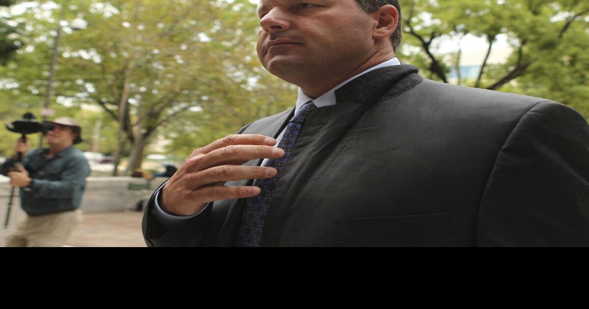 Roger Clemens must face second trial on perjury charges