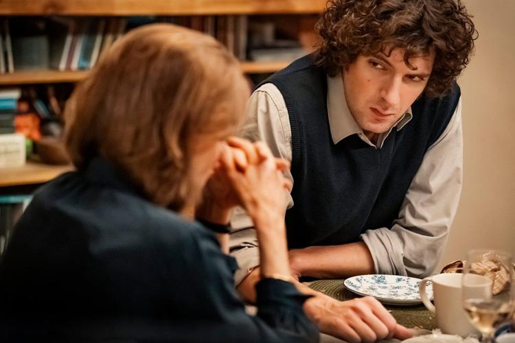 Movie Review: Jodie Foster shines as a psychoanalyst on the edge in ‘A ...