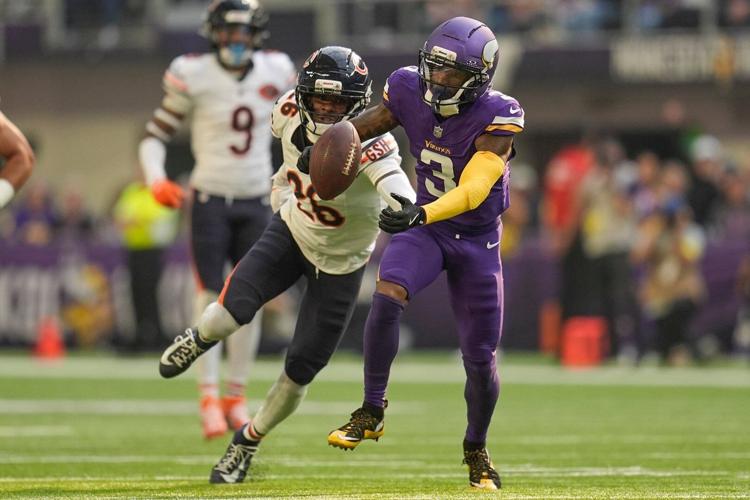 Bears beat Vikings 19-17 with game-ending FG set up by Duvernay's 56 ...