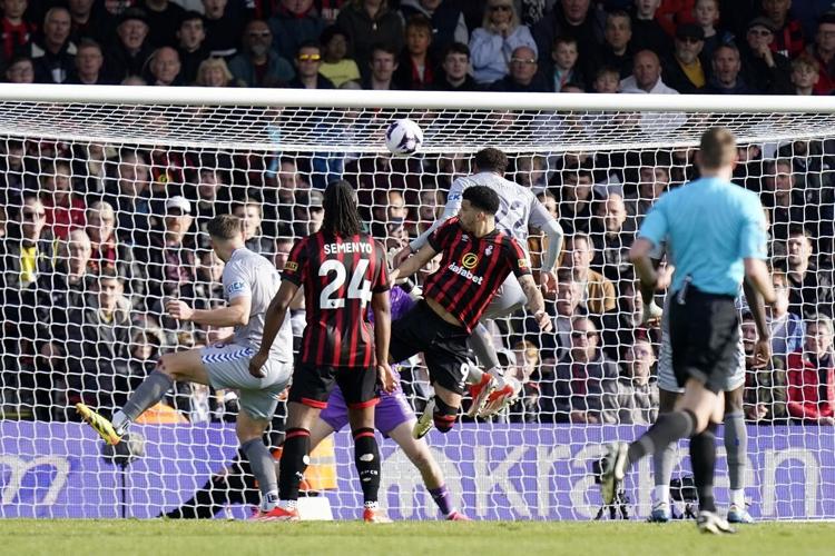 Coleman's own-goal condemns Everton to late defeat at Bournemouth