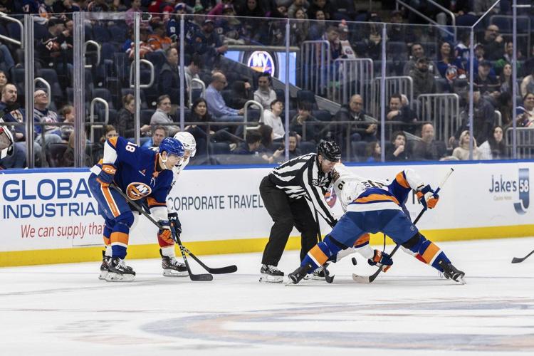 Islanders come back with a 4-goal third period to beat the Panthers 4-2