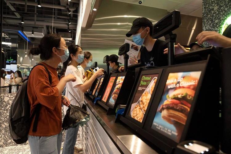 Shake Shack shrugs off trade war, opens outlet in Beijing