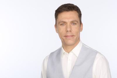 2 Star series win public-service honours